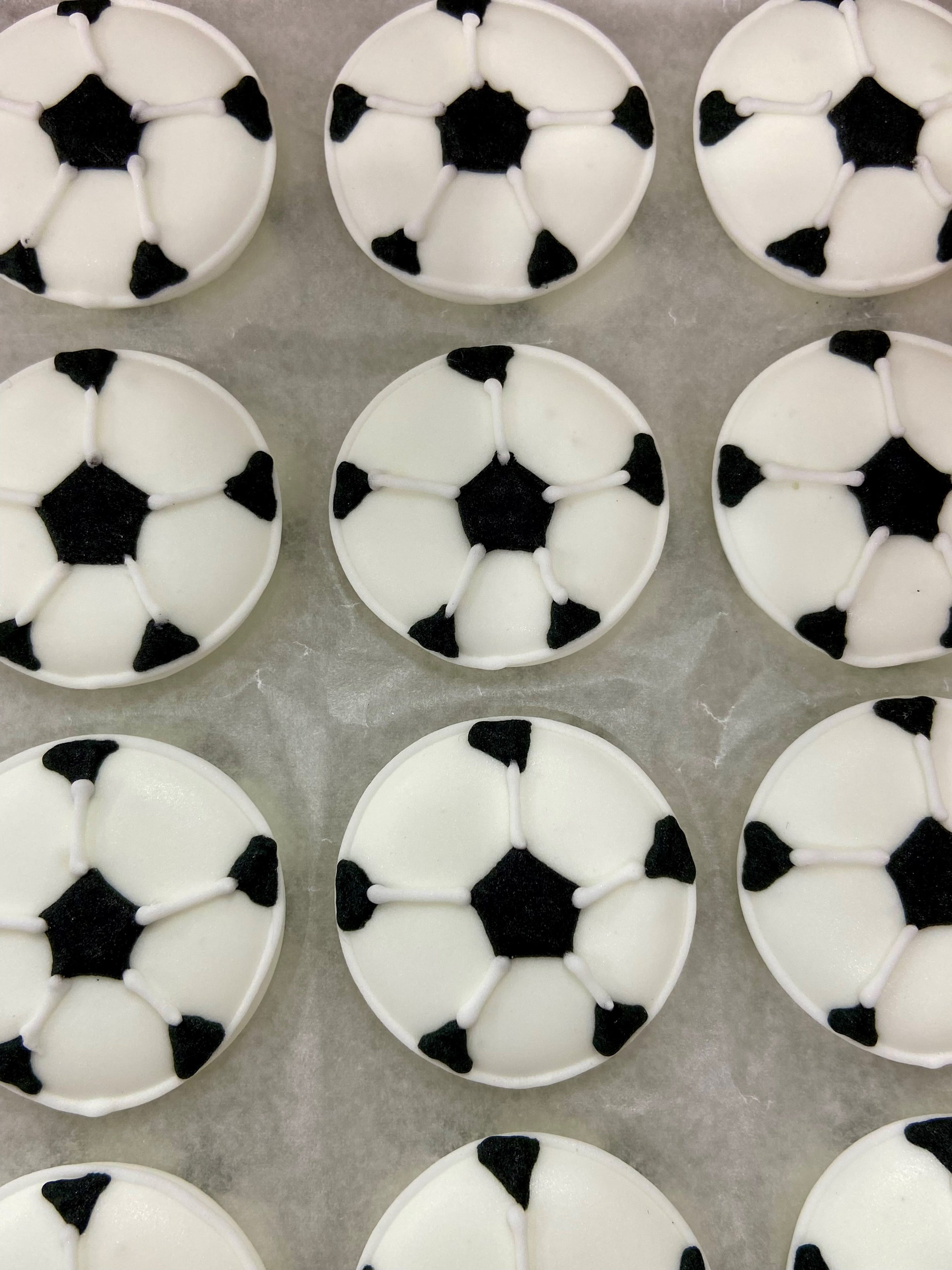 Soccer Ball Sugar Toppers 6 pack – Cakedecosupplies